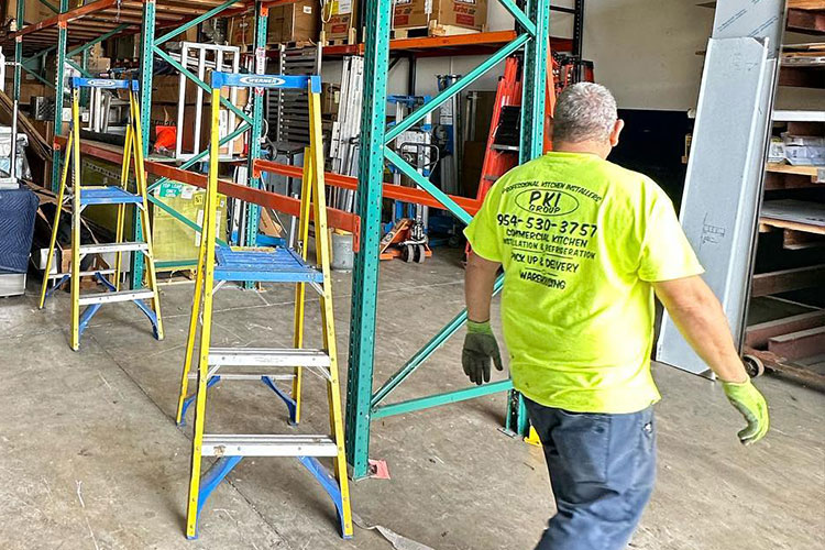 Streamlining Restaurant Operations Through Warehousing Services Streamlining Restaurant Operations Through Warehousing Services
